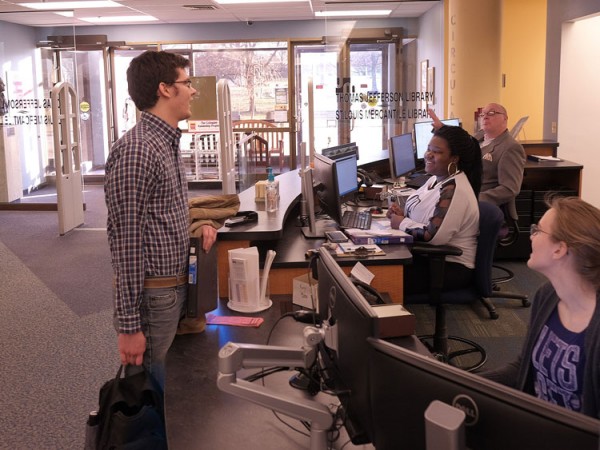 Library’s service desk gets a student-friendly makeover - UMSL Daily