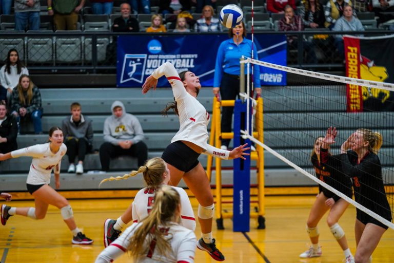 UMSL volleyball team captures first-ever regional championship - UMSL Daily