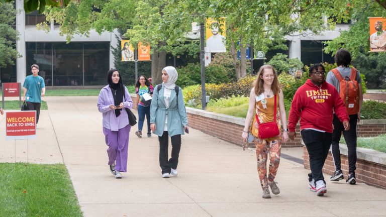 Students have fun, make friends during hot start to fall semester - UMSL Daily