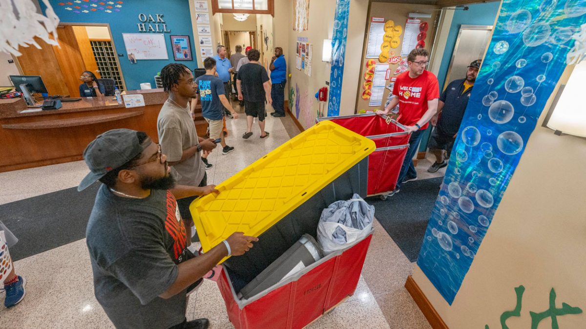 Annual Move-In Day at Oak Hill signals start of UMSL’s fall semester ...